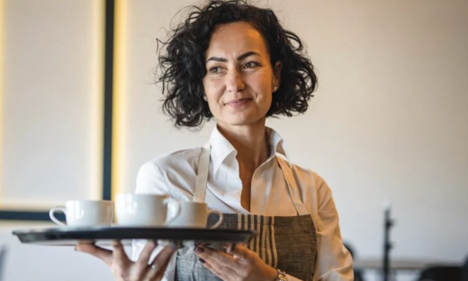 Jag fångade oväntat min rika granne som arbetade som servitris på en ...